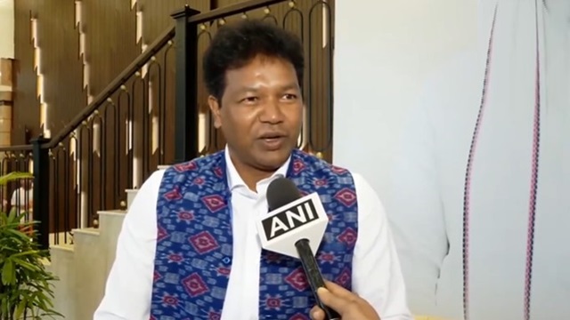 Lazarus Barla from Odisha receives Lifetime Achievement Award