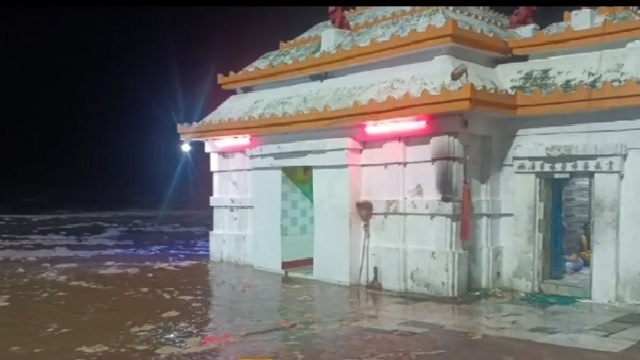 Mahandi swells up and flood waters reach Maa Bhattarika's temple