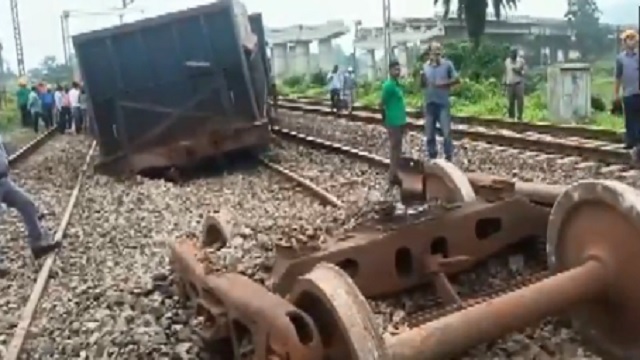 Rail services disrupted as two goods trains derail in Jharkhand